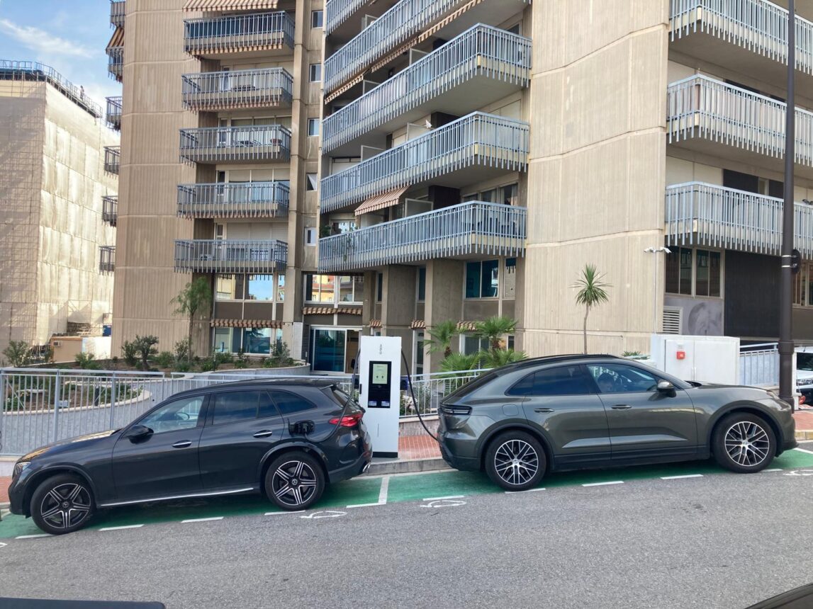Recharge rapide DC à Monaco | EVBox Troniq Compact Modular